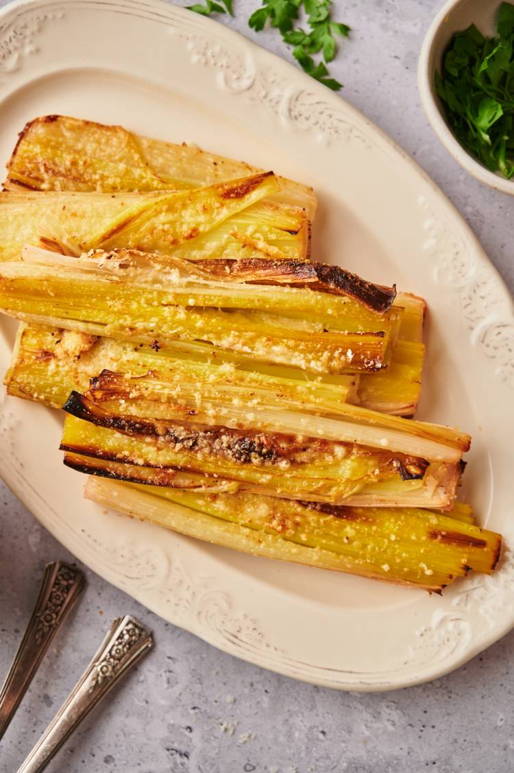 Garlic Parmesan Roasted Leeks (5 Ingredients) - Slender Kitchen