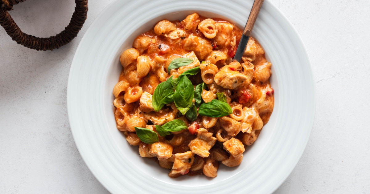 One Pot Chicken Pasta - Slender Kitchen