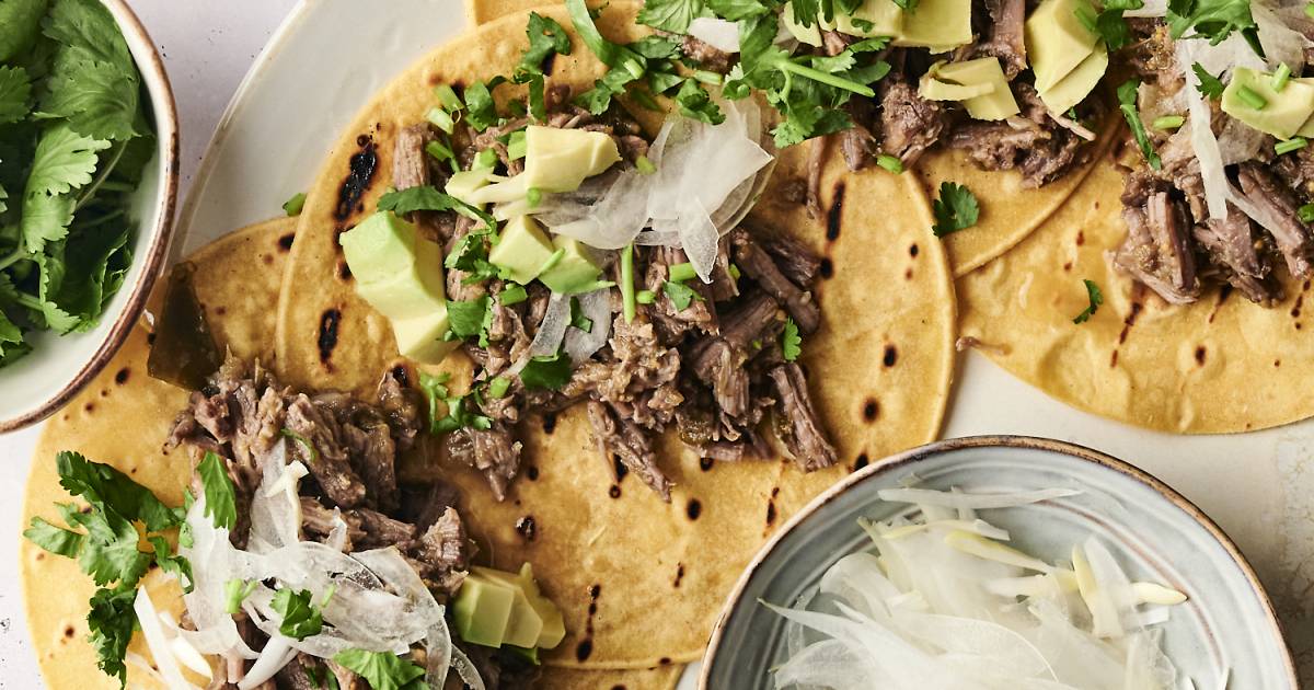 Slow Cooker Salsa Verde Beef - Slender Kitchen