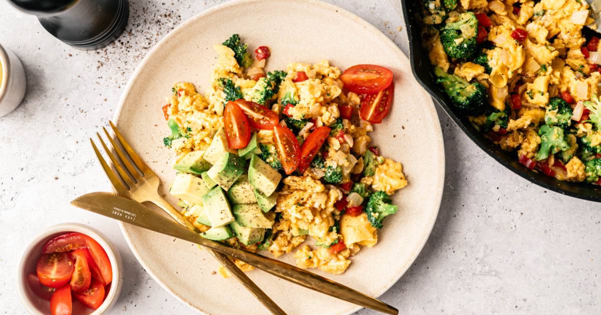 Veggie Scramble with Avocado {Protein Packed, Fresh & Ready in 10 Minutes!}